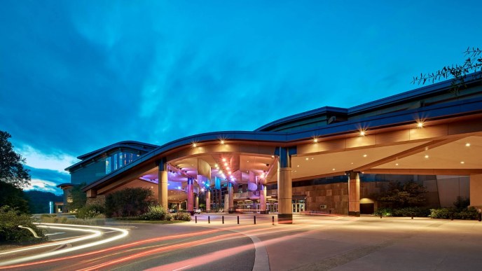 Hotel In Cherokee, NC - Harrah's Cherokee Hotel & Casino Resort