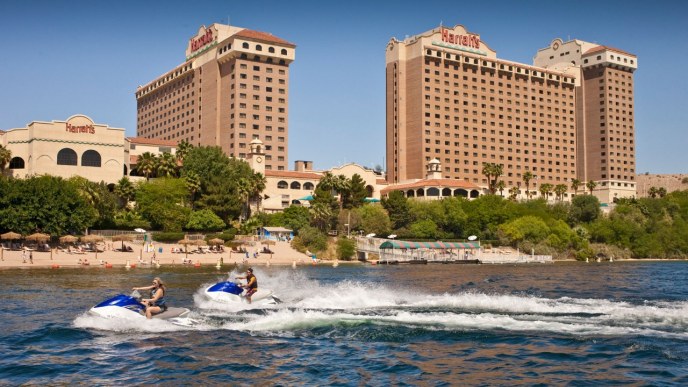 Laughlin Rooms & Suites - Beach & Riverfront | Harrah's Laughlin