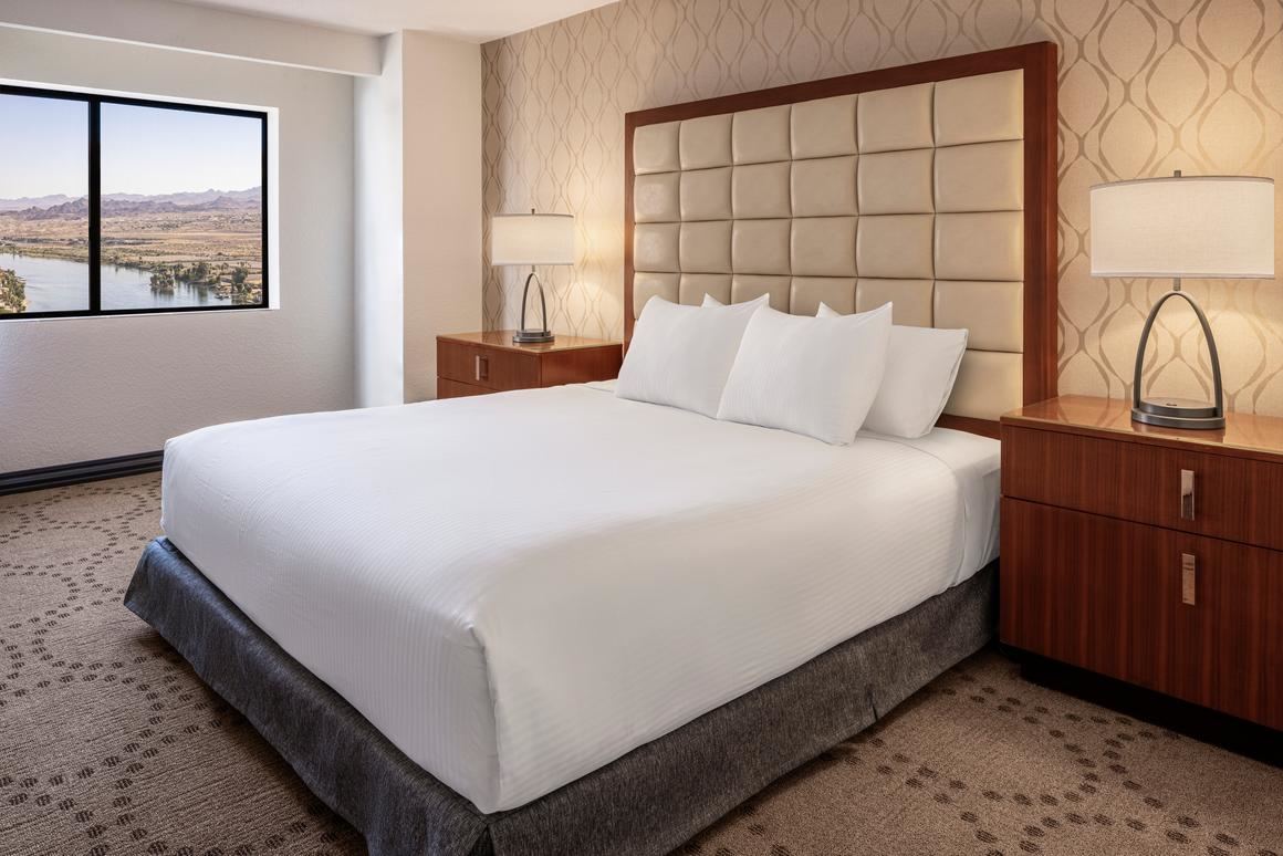 Laughlin Rooms & Suites - Beach & Riverfront | Harrah's Laughlin
