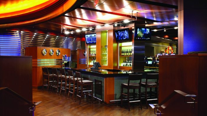 Legends Sports Bar - Sports Bars Near Caesars Windsor